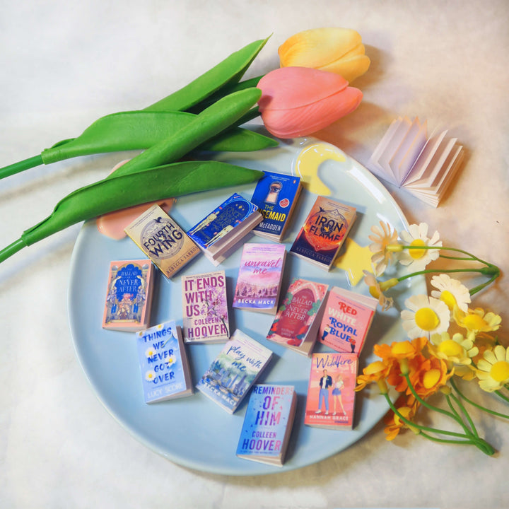 Tinybook Whispers | Explore the world of mini books! 📚